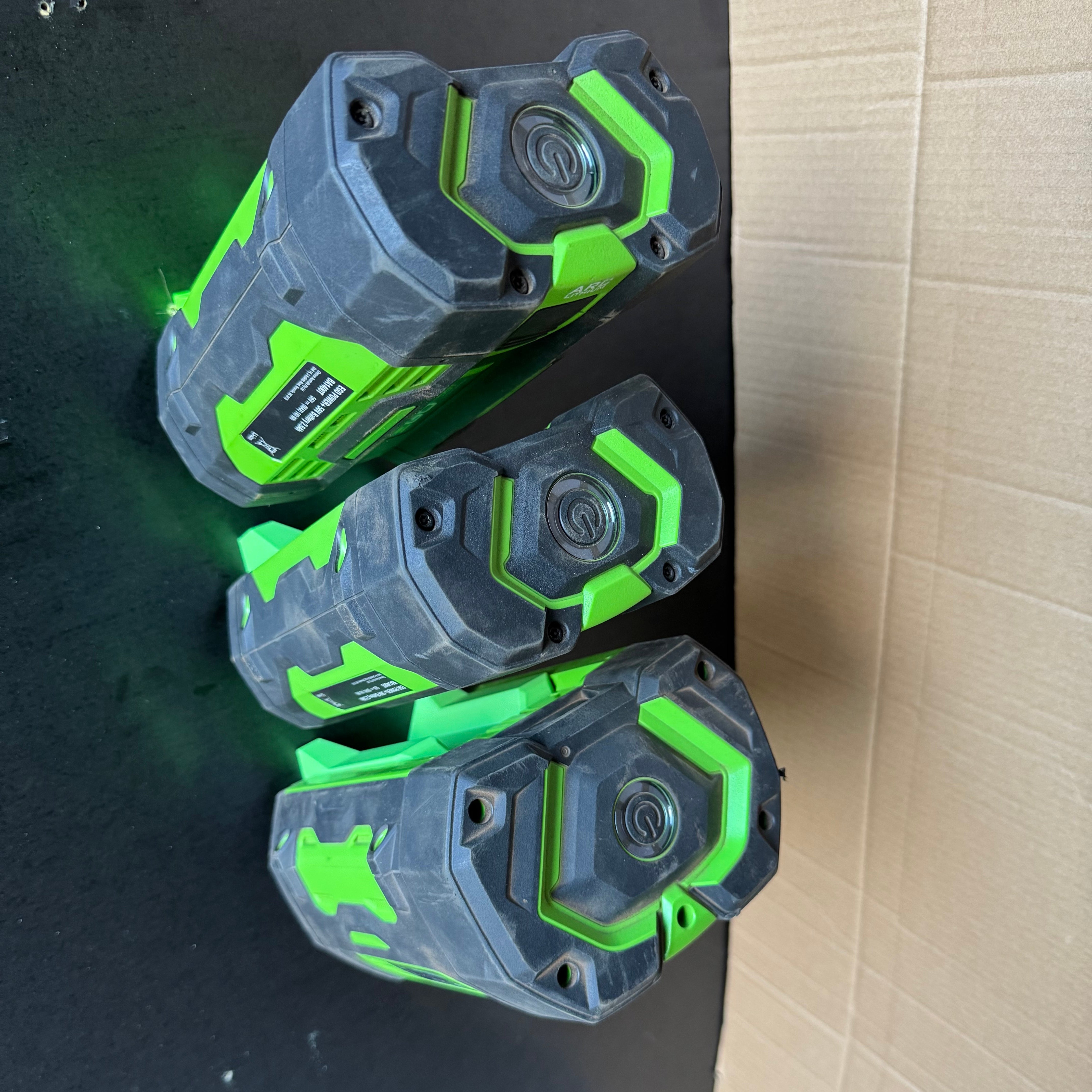 Battery holder (front loading) for EGO batteries – PrintedBrackets